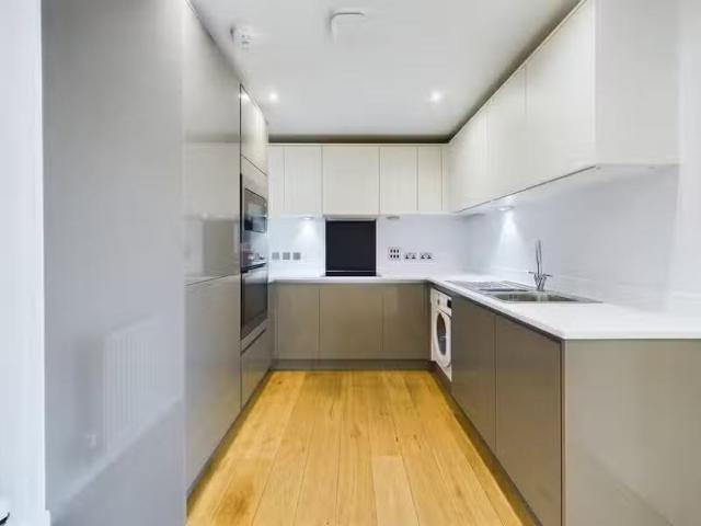 Charming 1 bedroom apartment for rent in Cabot24, Surrey Stree.