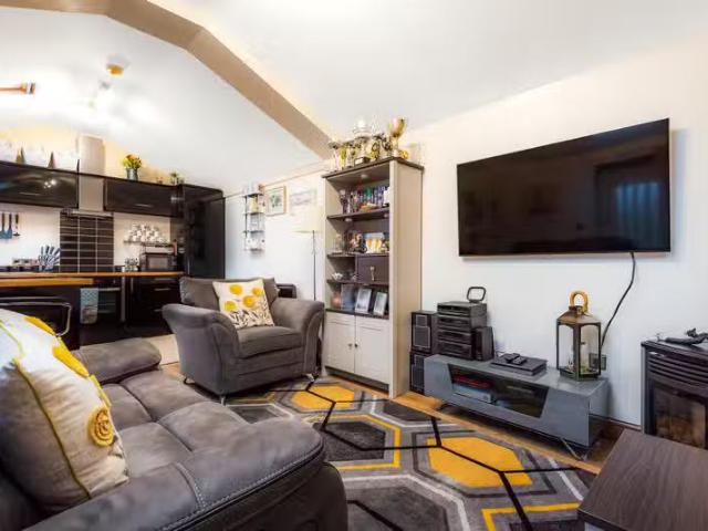 Cozy 1 bedroom bungalow for rent in Bridge Road, Orpington, BR5