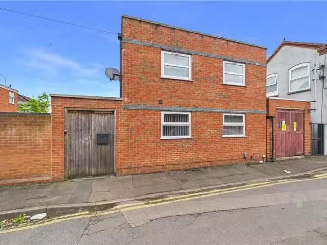 Unique 1 bedroom Detached House to rent, South Street, Northam.