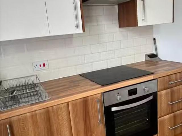 Just in! 1 bedroom flat for rent in Apt 2, 365 Padiham Road, B.