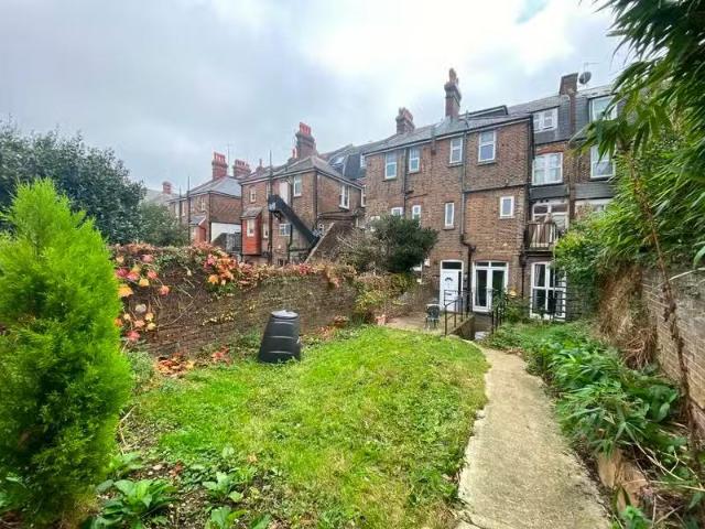 Rental! 1 bedroom flat for rent in Grove Road, Eastbourne, Eas.