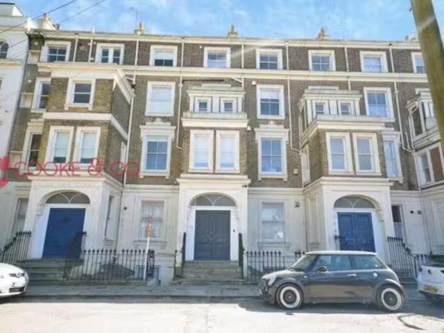 Unique 1 bedroom flat for rent in Westcliff Terrace Mansions.