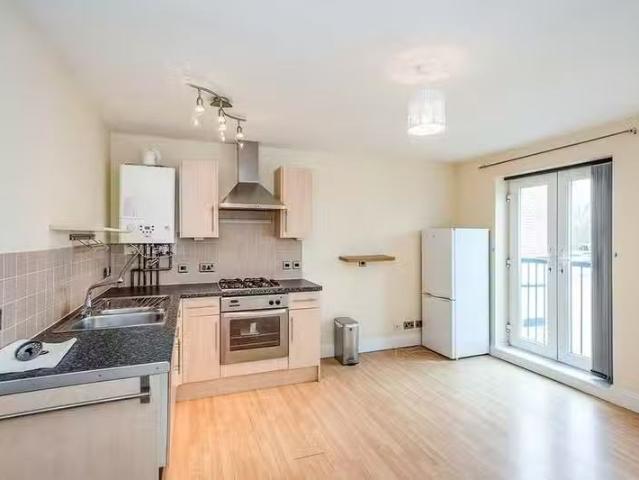 Charming 1 bedroom Flat to rent, Flat 3 Louise Court 256 Londo.