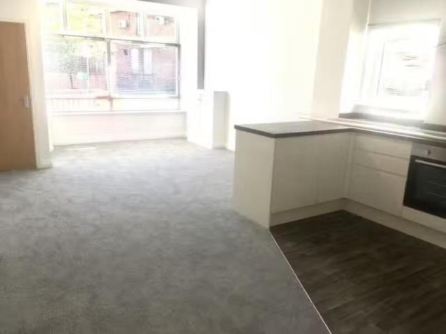 Just in! 1 bedroom ground floor flat for rent in Hatfield Road.