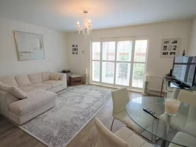 Unique 1 bedroom ground floor flat for rent in Southlands Way.