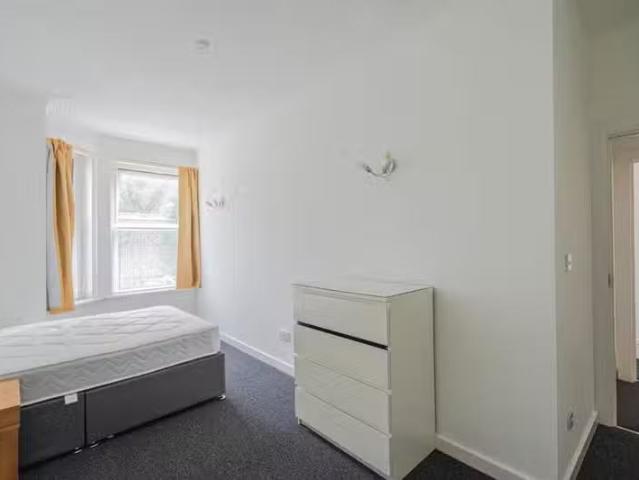 New 1 bedroom house of multiple occupation for rent in 49 Walp.