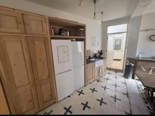 Unique 1 bedroom house for rent in Robertson Road Crofts End.