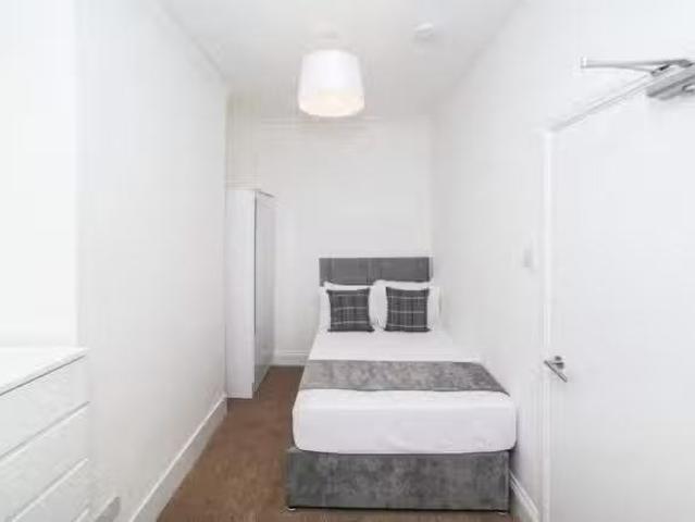Unique 1 bedroom house share for rent in Pershore Road, Bournv.