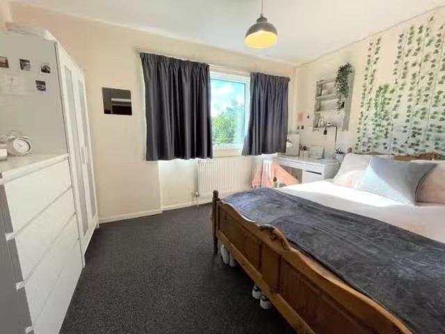 Just in! 1 bedroom house share for rent in 117 Downs Rd Room.