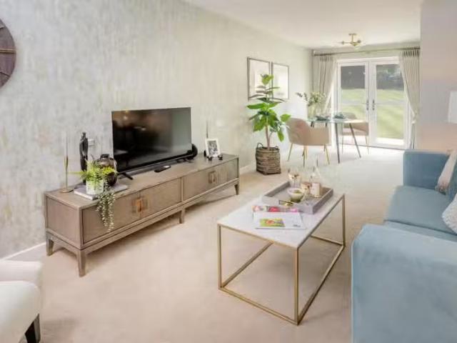 Deal! 1 bedroom retirement property for rent in Connaught Clos.