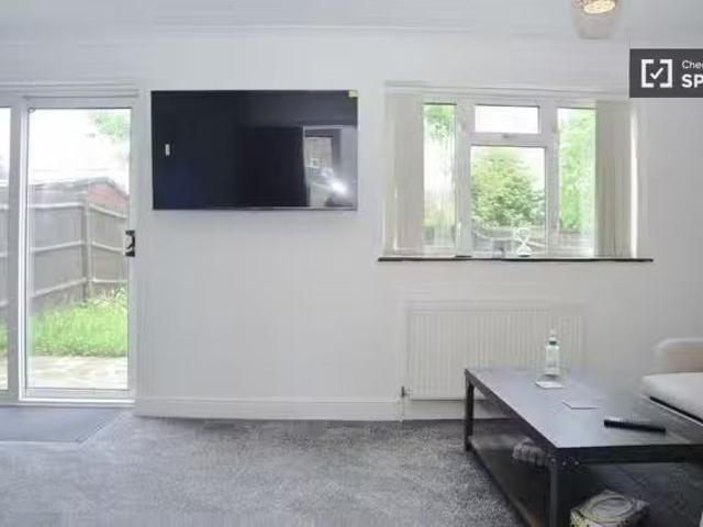 Cozy 1 BR 4 bedroom apartment for rent in London