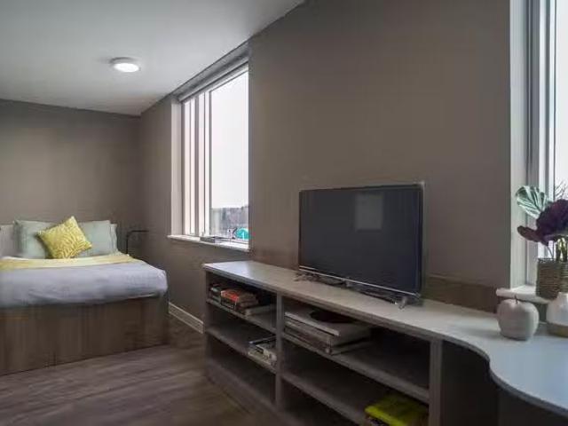 Just in! 1 BR 800 Bristol Road Classic Studio