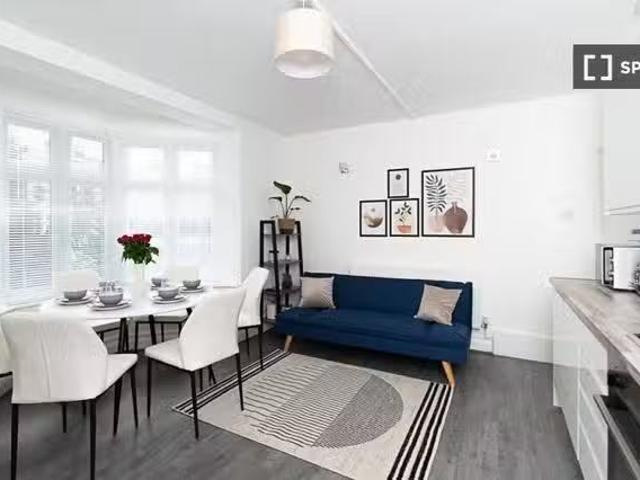 Charming 1 BR 3 bedroom apartment for rent in London