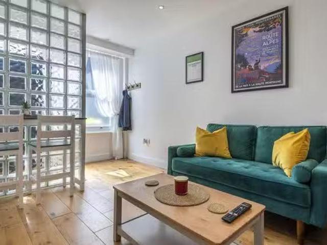 Just in! 1 BR Townsend Street