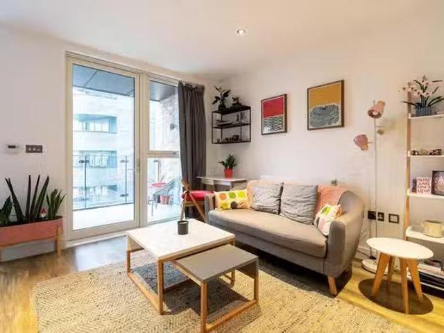 Deal! 1 BR Track Street
