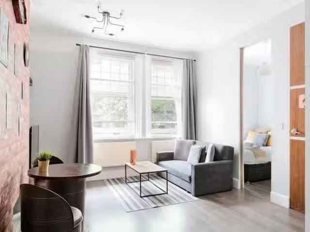 Unique 1 BR Vauxhall Bridge Road