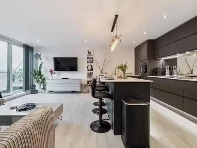 Charming 1 BR Victoria Avenue