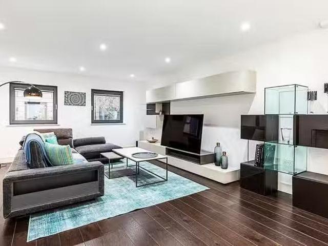 Deal! 1 BR Wiblin Mews, London