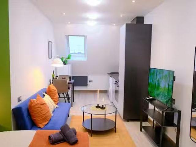 Unique 1 BR Woodstock Road, London