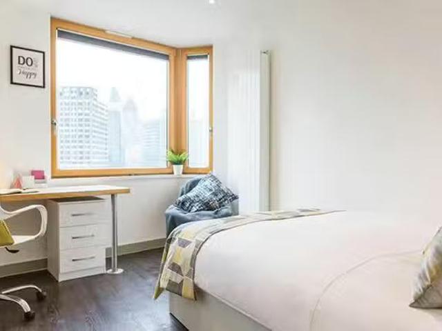 Deal! 1 BR Aldgate, London