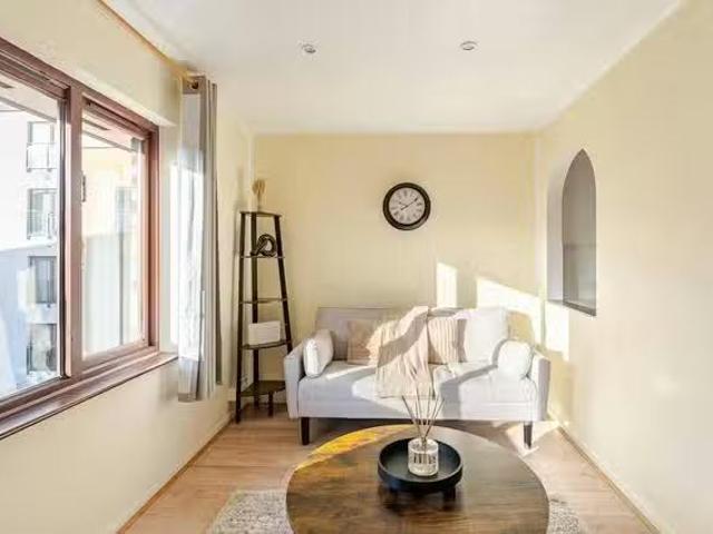 Charming 1 BR Barnfield Place, London