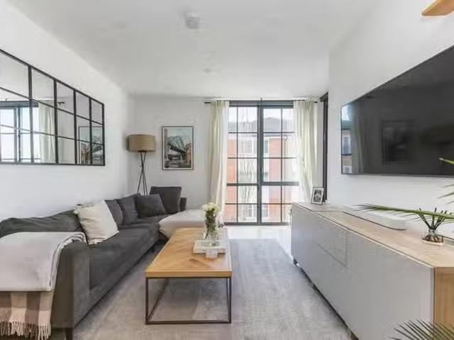Deal! 1 BR Berkshire Road, London