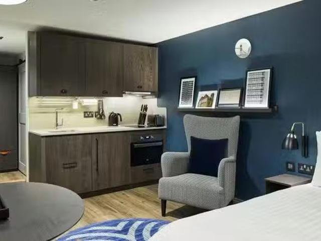 Unique 1 BR Bermondsey Street, London