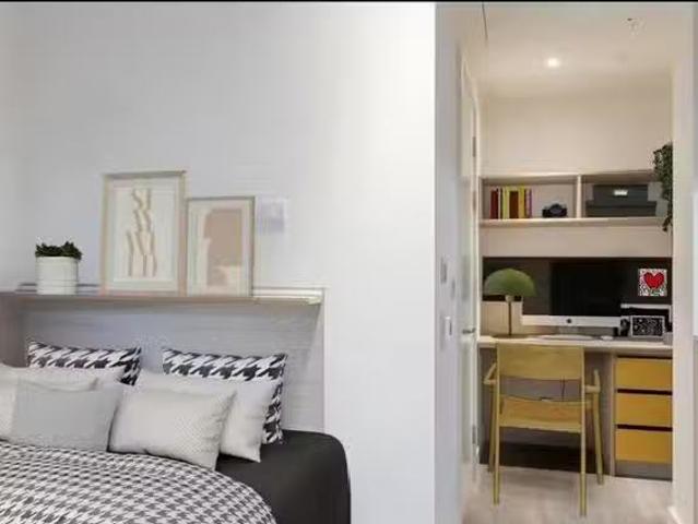 Cheap 1 BR Chapter London Bridge Platinum Ensuite Lower Level