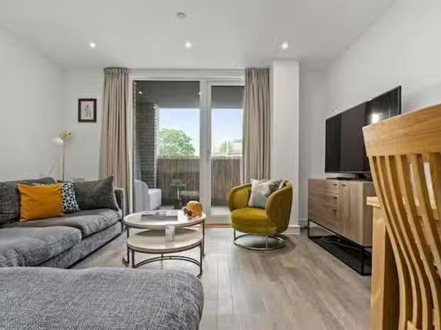 Nice 1 BR Corbet Gardens, London