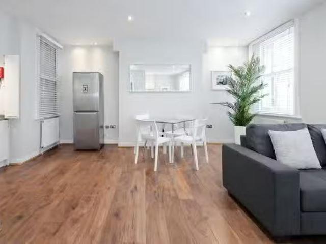 Cheap 1 BR Dyer's Buildings, London