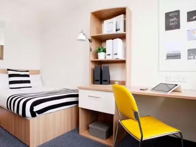 Deal! 1 BR Favell House Basic Non En Suite