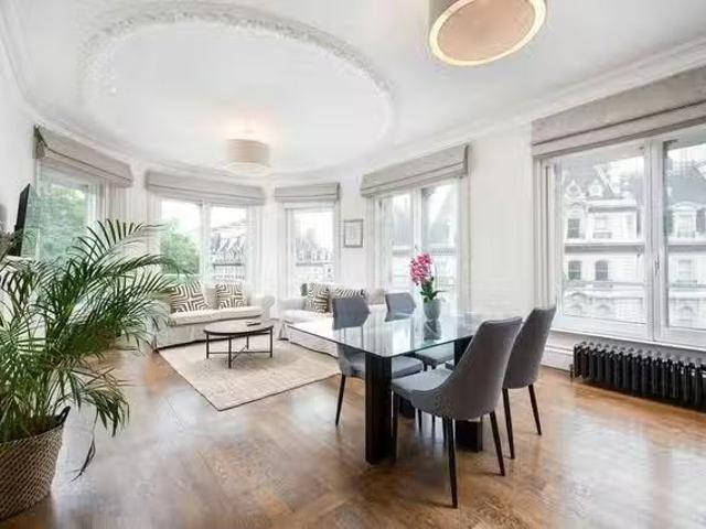 Unique 1 BR Grosvenor Gardens, London