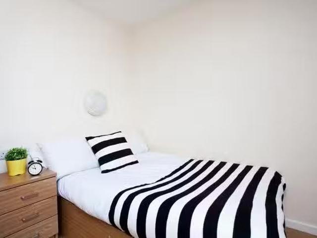 Unique 1 BR Jennens Court Classic En Suite