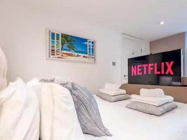 For Rent! 1 BR Kingsway Court