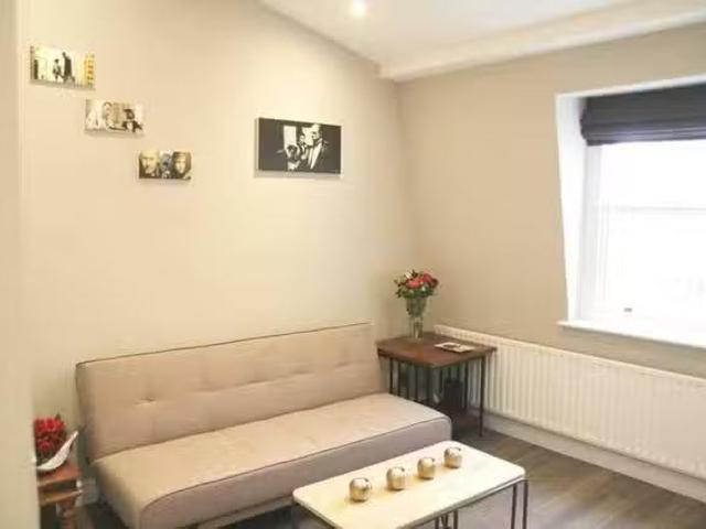 Nice 1 BR Ladbroke Grove, London