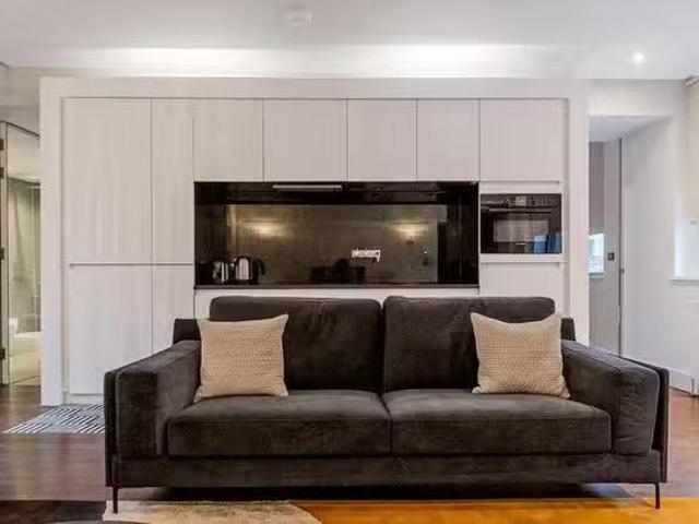 Charming 1 BR Ludgate Hill