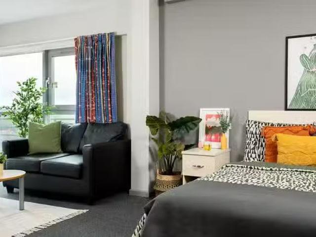 Cheap 1 BR Newarke Point Classic Ensuite