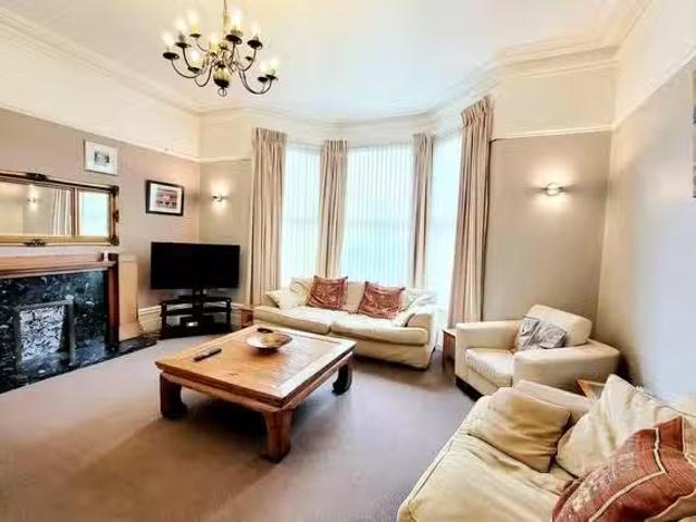 Nice 1 BR Newsham Drive, Liverpool