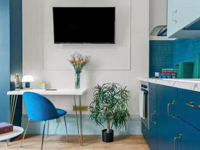 Deal! 1 BR One room apartment in Holland Park