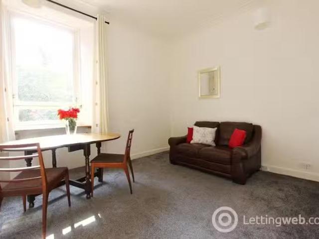 Unique 1 BR Property to rent in Albert Street, Leith, Edinburg.