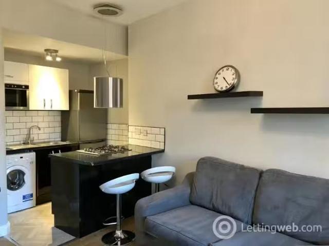 Rental! 1 BR Property to rent in Albion Terrace, Edinburgh, EH.