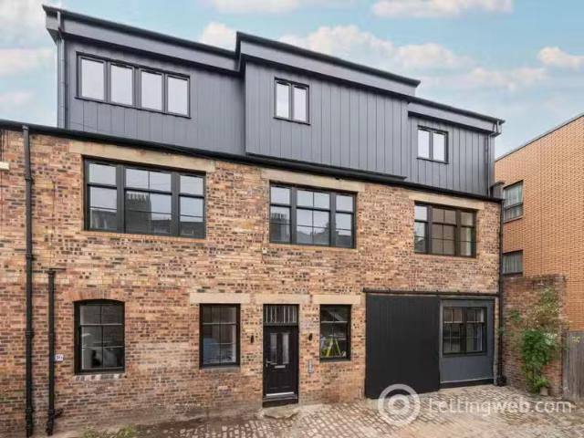 For Rent! 1 BR Property to rent in Balcarres Street, Mornings.