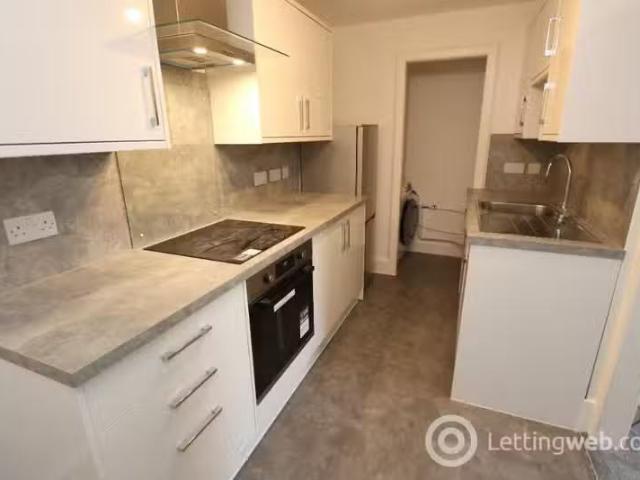 Cheap 1 BR Property to rent in Bothwell Street, Easter Road, E.