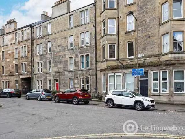 Rental! 1 BR Property to rent in Caledonian Crescent, Dalry, E.