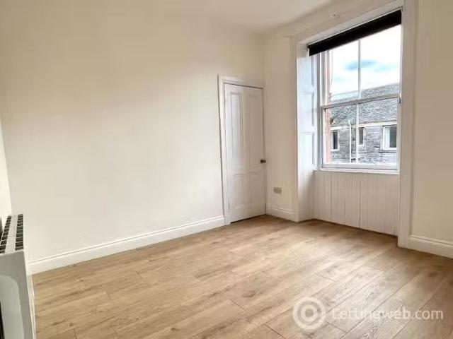 Cheap 1 BR Property to rent in Dunedin Street, Broughton, Edin.