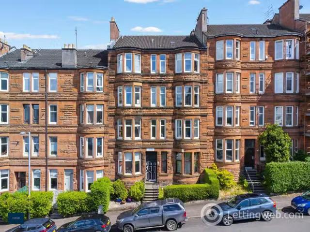 Unique 1 BR Property to rent in Flat 3/1 64 Thornwood Avenue G.