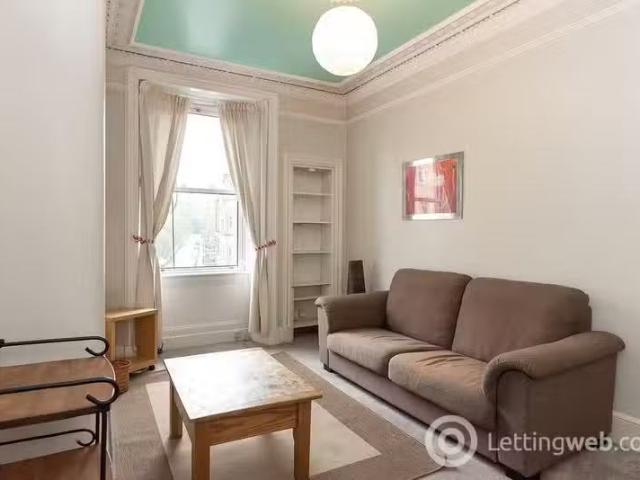Cheap 1 BR Property to rent in Harrison Gardens, Polwarth, Edi.