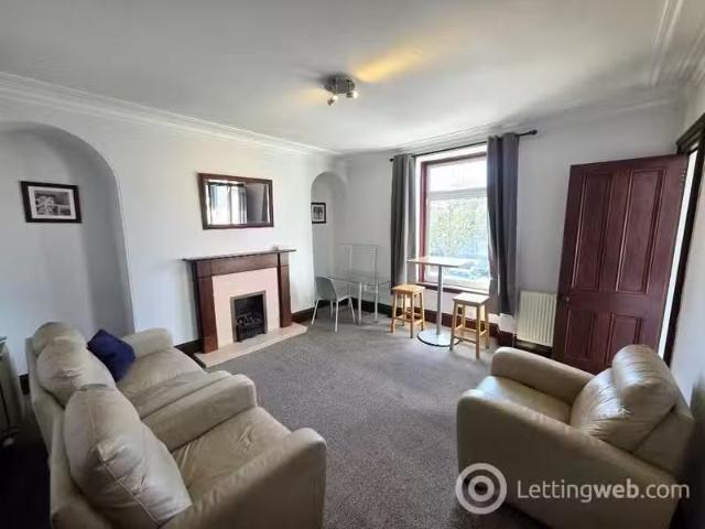 Deal! 1 BR Property to rent in Holburn Road, City Centre, Aber.