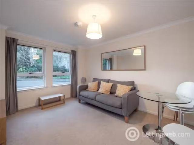 For Rent! 1 BR Property to rent in Parkside Terrace, Edinburgh.