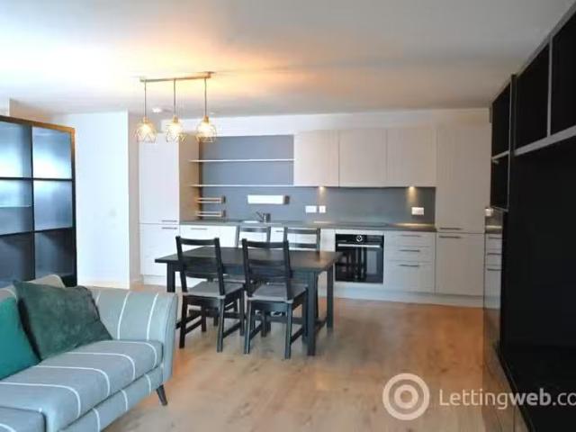 Nice 1 BR Property to rent in Pillans Place, Leith, Edinburgh.